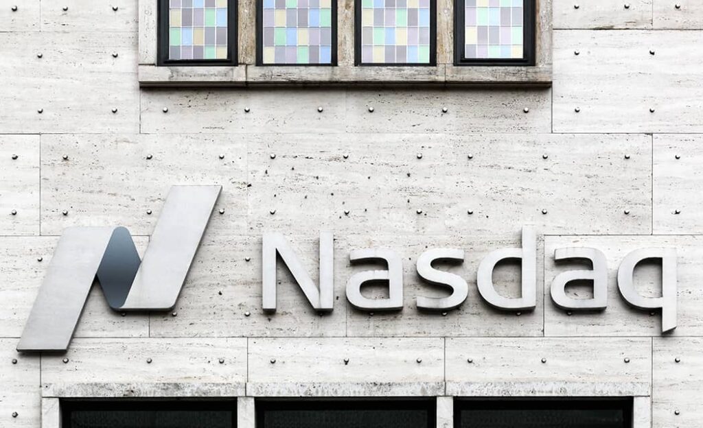 Indeks NASDAQ - cena na wykresie + jak inwestować w 2026